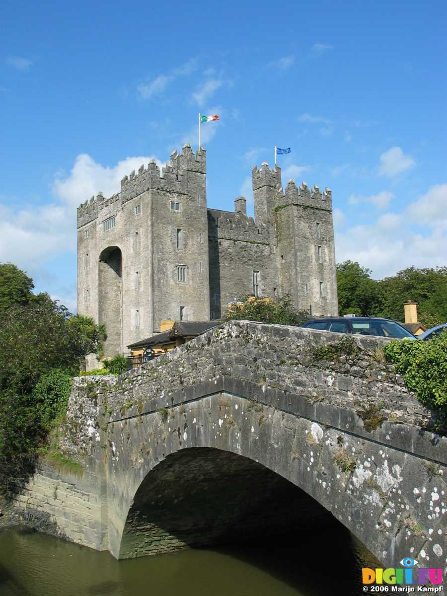 Picture 19362 Roofs Bunratty Castle | 20060917 Bunratty Castle ...