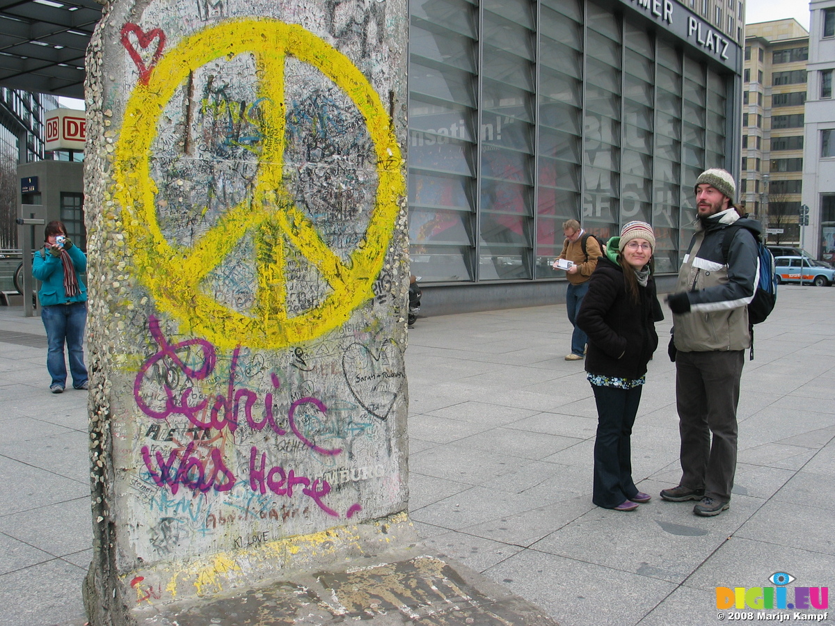 Picture 25257 Graffiti on Berlin wall | 20080222 Reichstag & Berlin ...