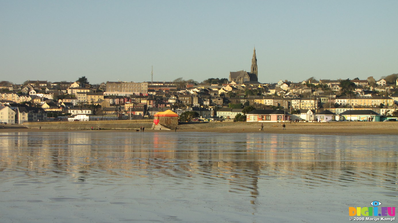 Picture SX00698 Tramore reflected on the beach | 20081227 Tramore Beach ...