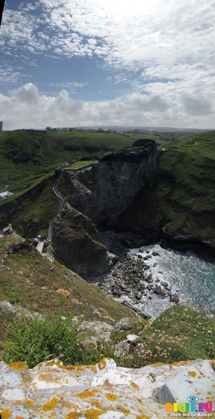 Picture SX07124 Waves splashing by cave underneath Tintagel Castle ...