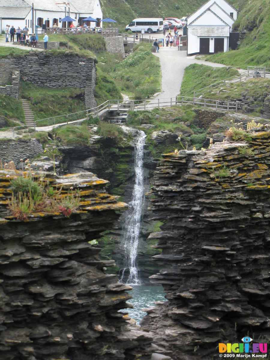 Picture SX07124 Waves splashing by cave underneath Tintagel Castle ...