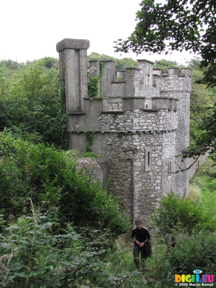 Picture SX08050 Blue wooden door of Dunraven walled garden framed by ...