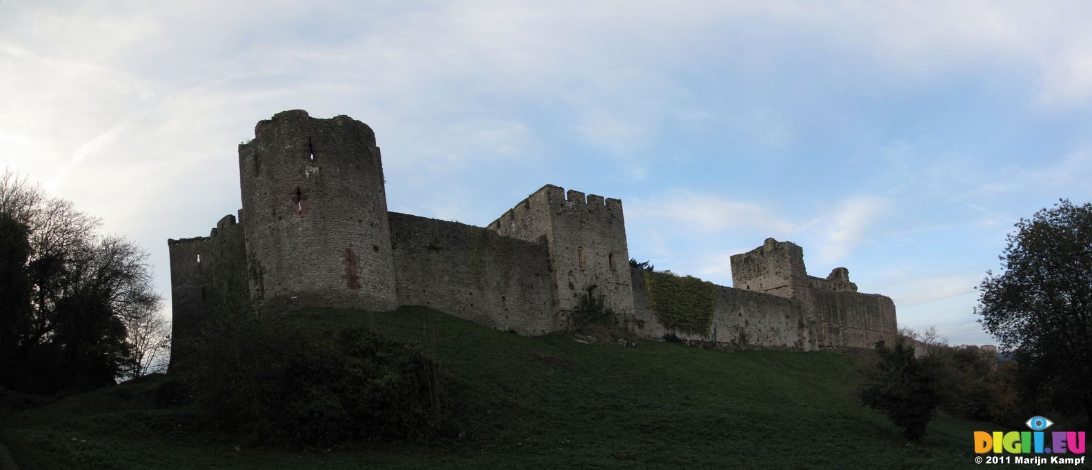 Picture SX21102 Gatehouse of Chepstow Castle | 20111113 Walk to Devil's ...