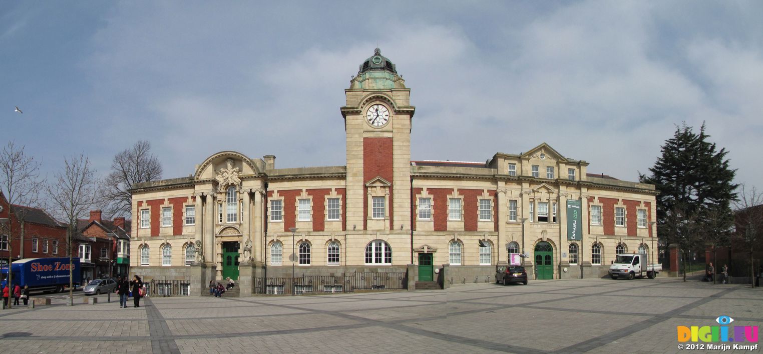 Picture SX21887-9 Old Barry Town Hall and Library | 20120322 Old Barry ...