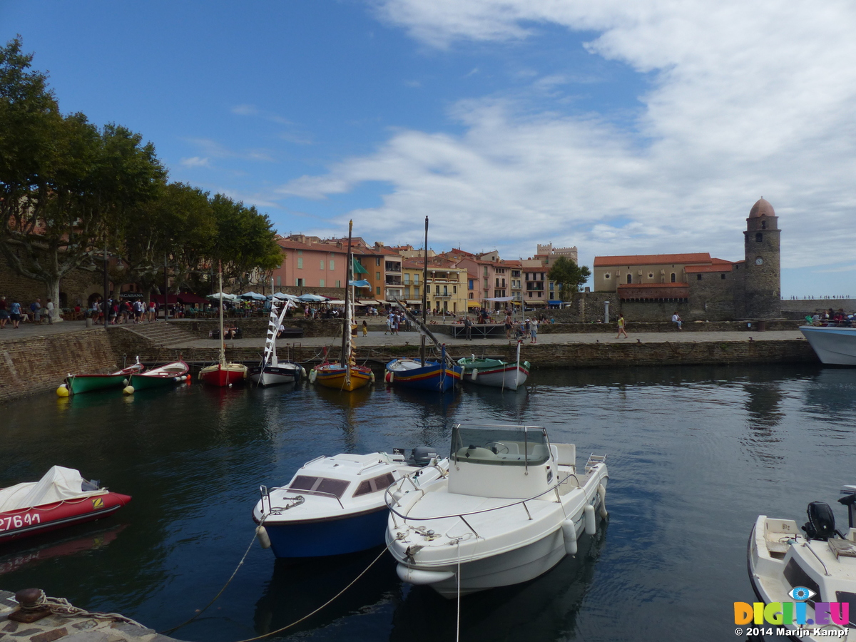 Picture FZ007546 Traditional Catalan boats in Collioure harbour ...