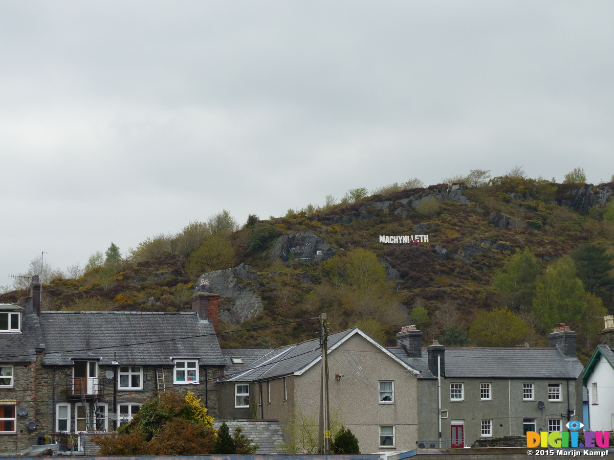 Picture FZ014800 Machynlleth 'Hollywood' sign | 20150502-04 Camping for ...